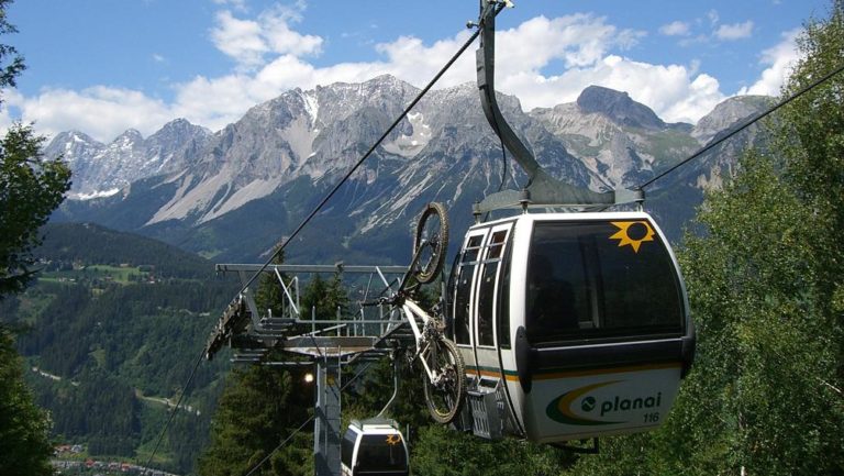 Planai_gondellift - IntoWintersport